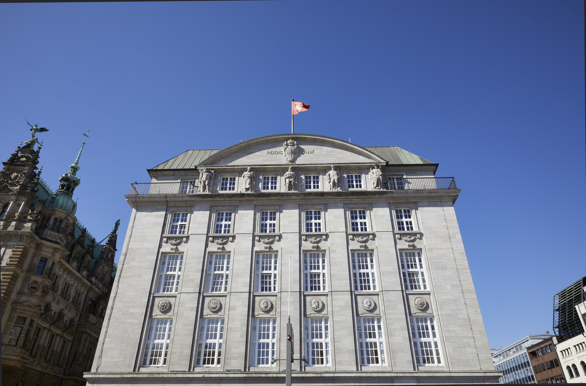 Art-Invest Real Estate | Alter Wall