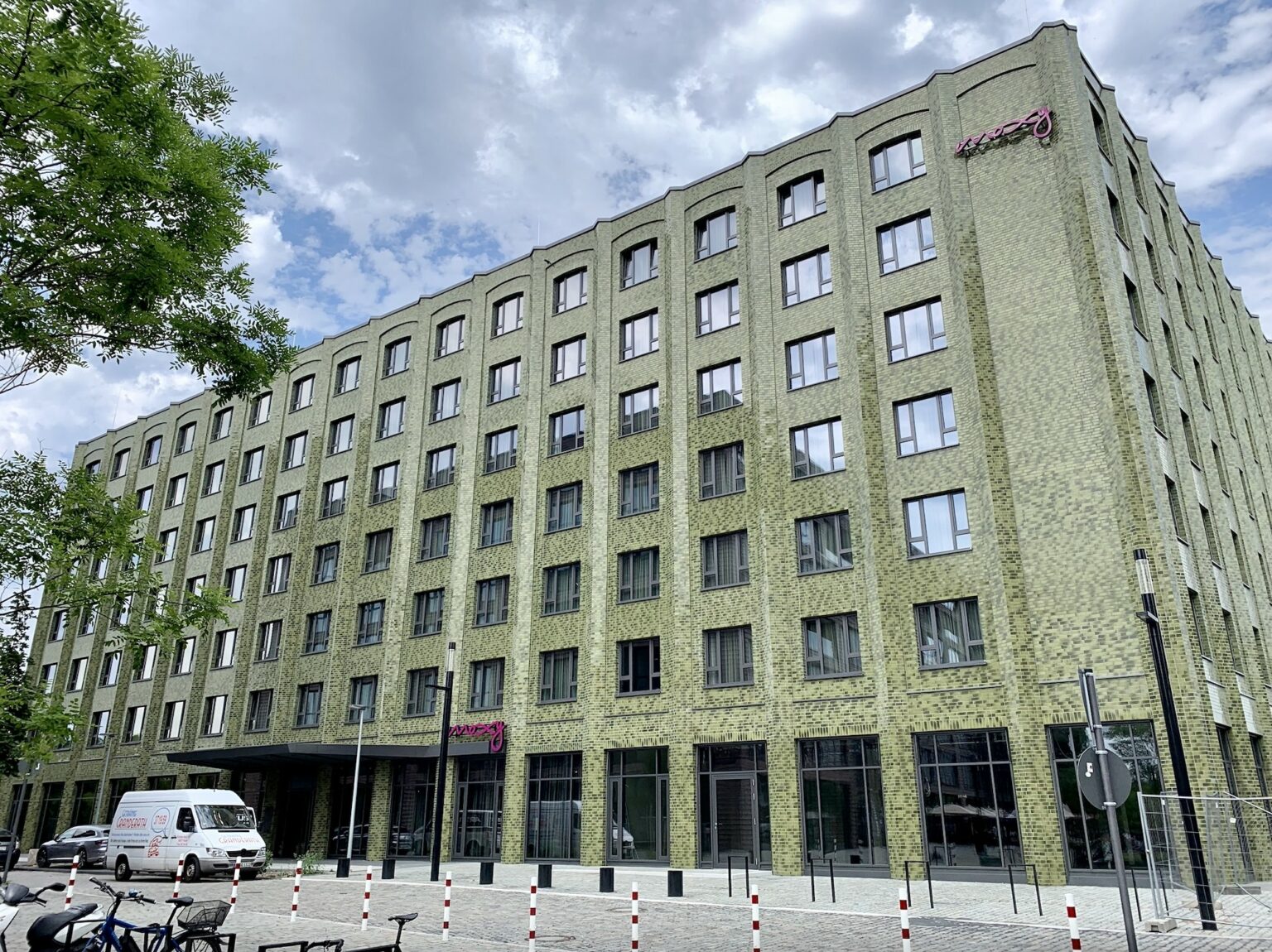 Art-Invest Real Estate | I/D Cologne: GHOTEL Group eröffnet Moxy Hotel ...